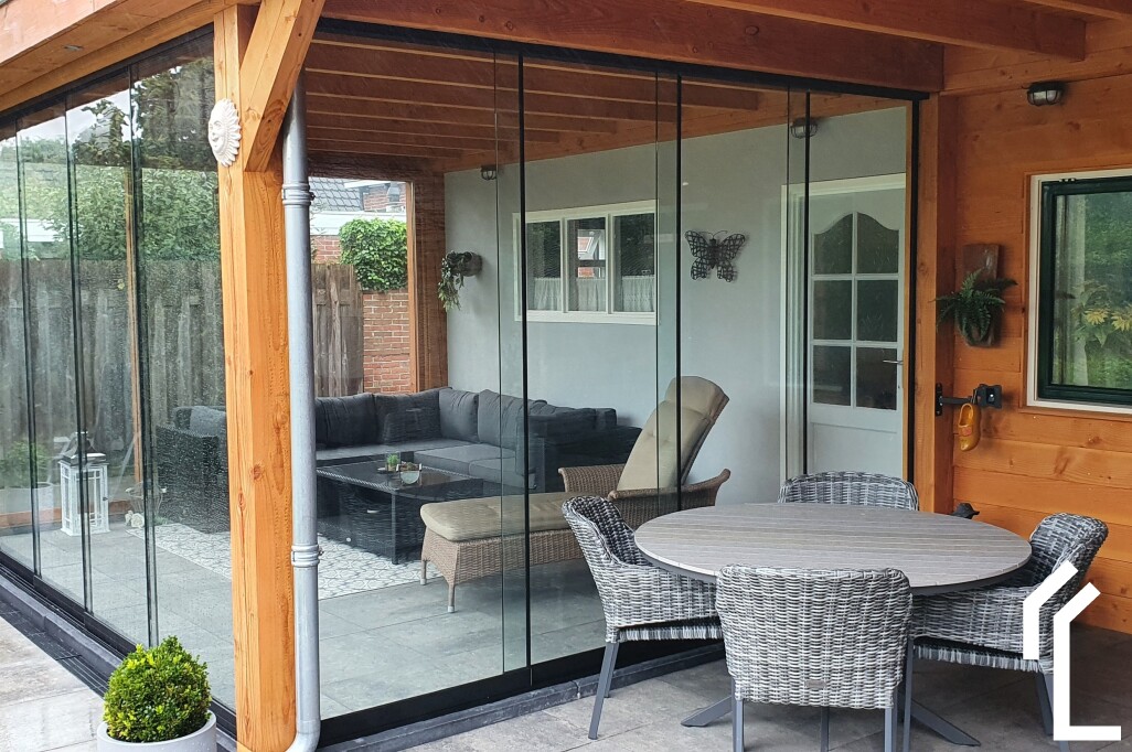 Zelf de overkapping zijkant dicht maken, doet u zo. Solundo! | Solundo