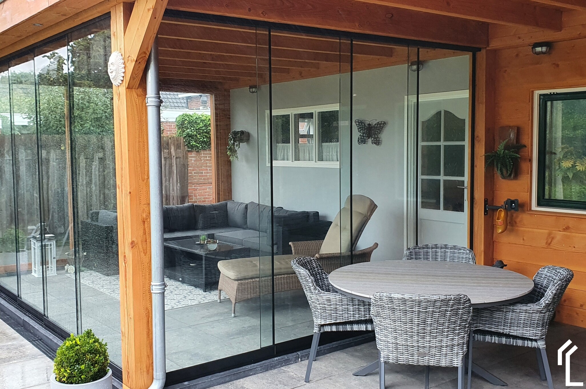 Zelf de overkapping zijkant dicht maken, doet u zo. Solundo! | Solundo