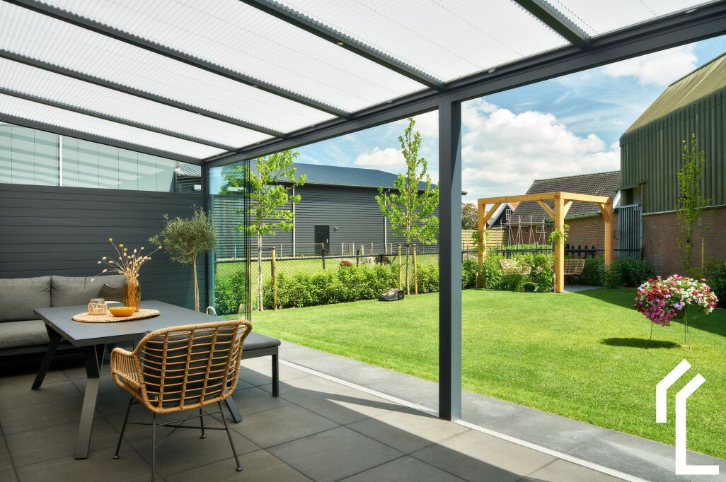 Zelf een afdak van polycarbonaat maken is best makkelijk! | Solundo